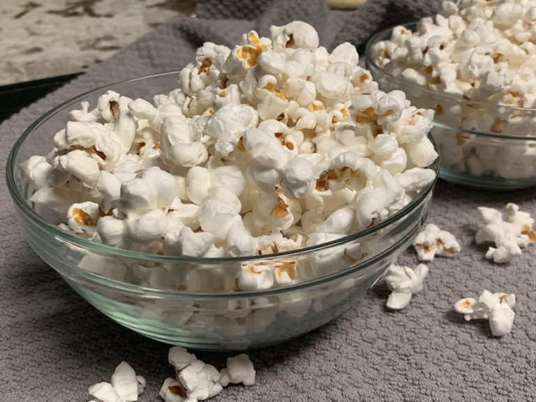 Easy Classic Stovetop Popcorn - Lerrie's Kitchen